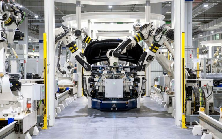U.S. Manufacturing Wage Data & Benchmarks (2026)
